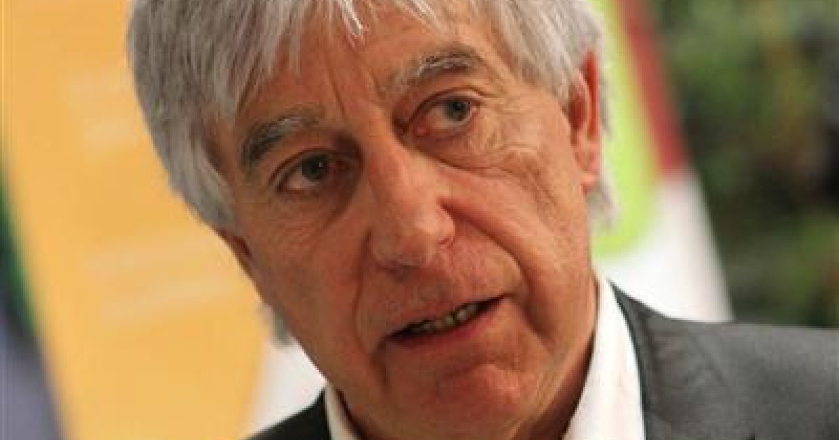 Jean-Claude Eyraud persite et signe sur la vétusté du gymnase centre ...