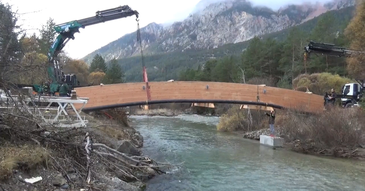 Val-des-Prés - Montgenèvre : nouvelle passerelle pour relier la rive ...